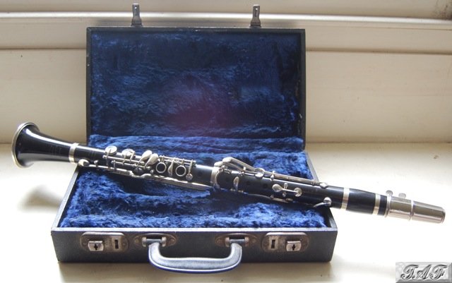 Besson Albert System C Clarinet - Item MI-101113 for sale on SellMyClarinet